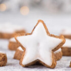 "Solid Snake Sneaking in Box - Metal Gear Solid" Sticker for Sale by ...