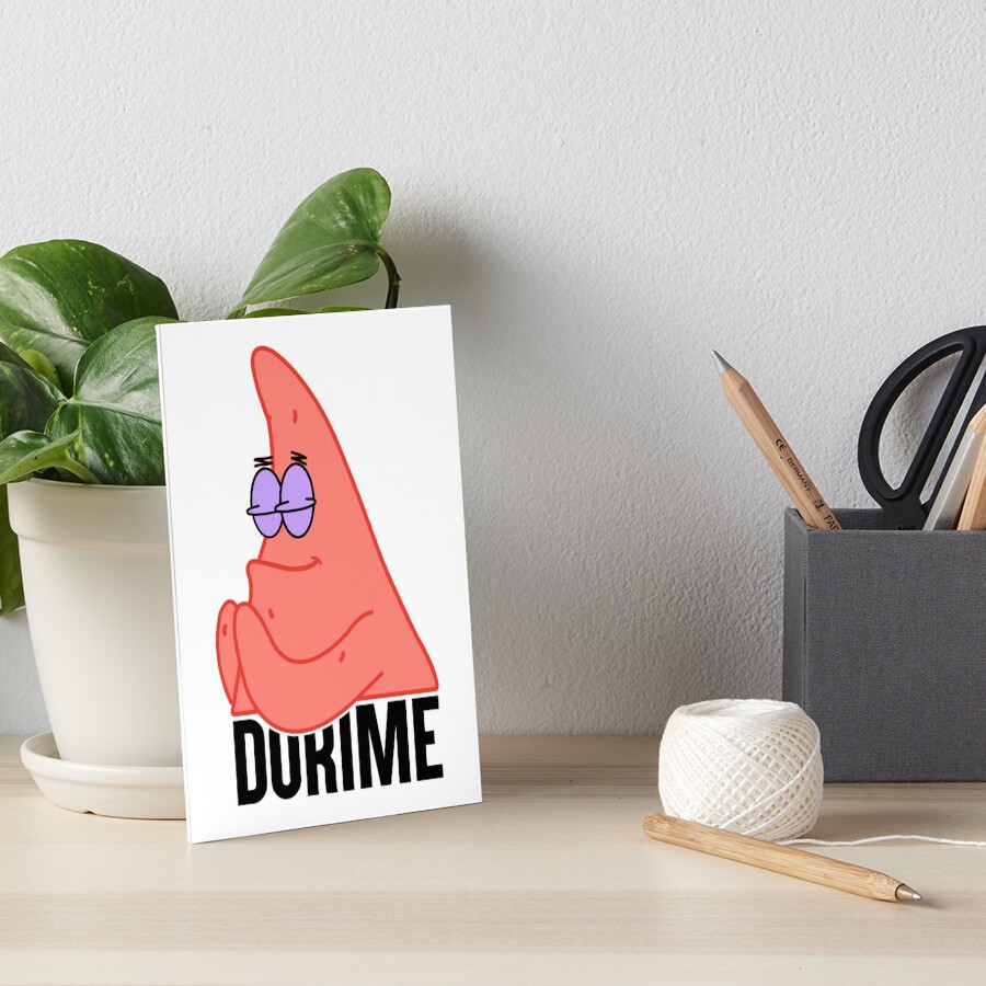 Lámina rígida «Patrick Star rezando: Dorime Ameno» de artsylab | Redbubble