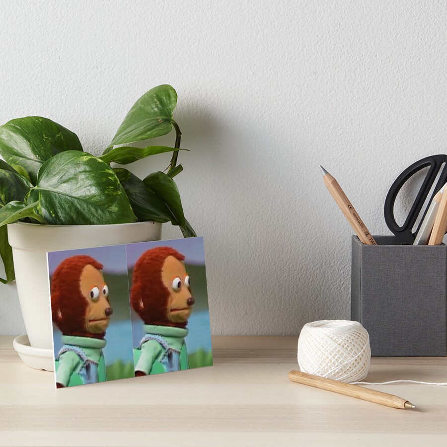 Lámina rígida «Meme títere mono» de MEMEREVIEWxxx | Redbubble