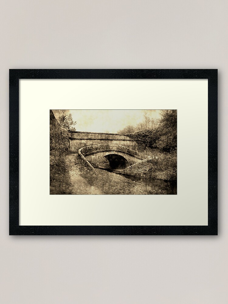 "Snake stone bridge. Macclesfield Canal bridge 43,Foden Bank, Gurnett ...
