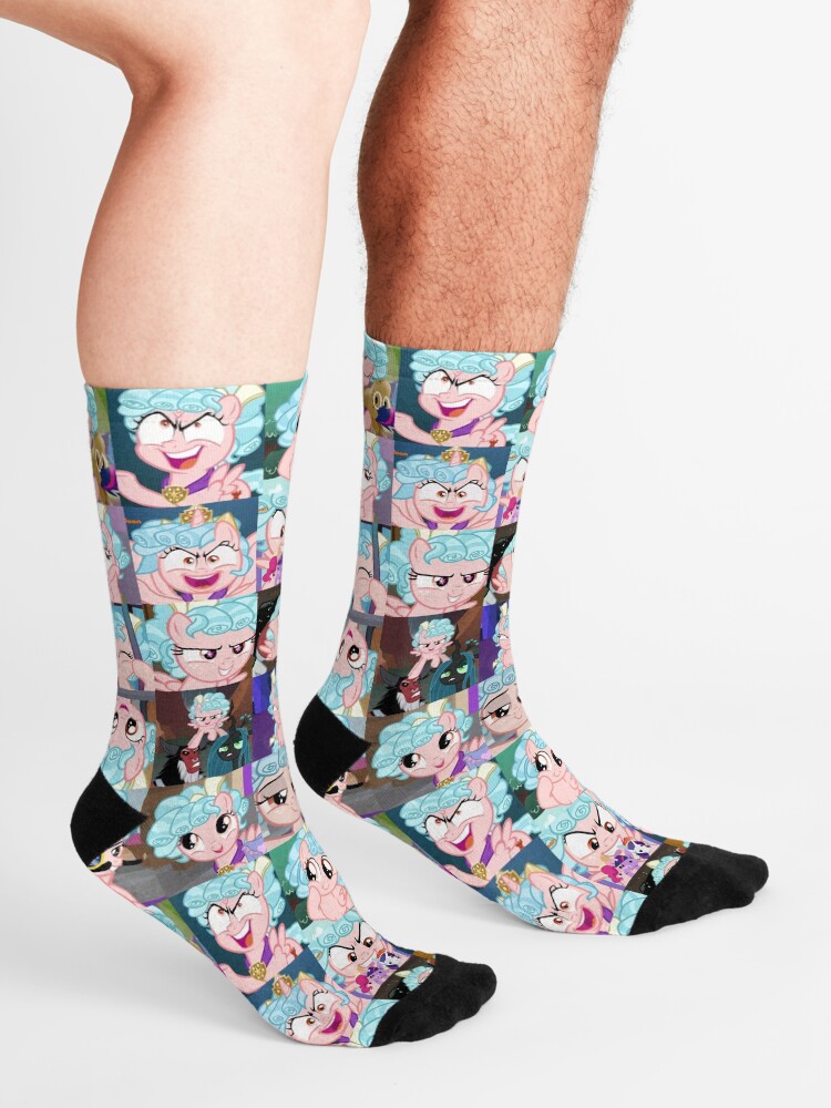 "Cozy Glow" Socks by SophilliaArts | Redbubble