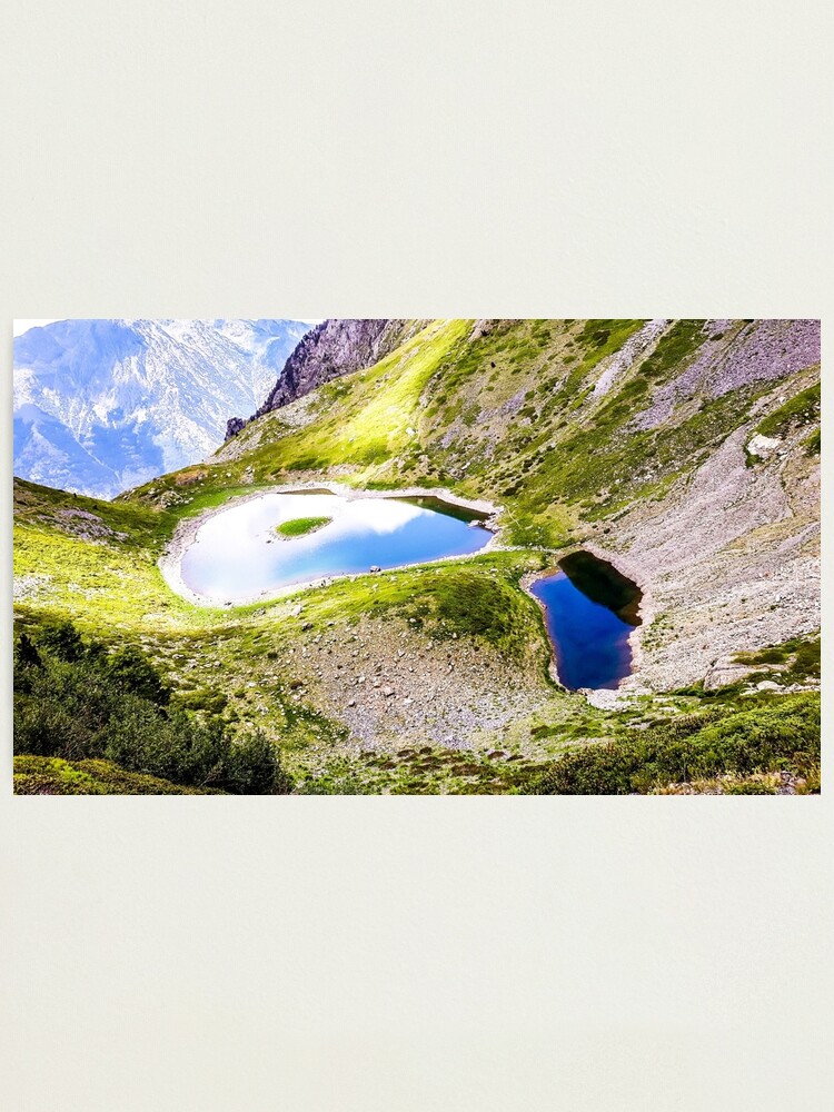 Lámina fotográfica «Isla en medio de un pequeño lago de montaña» de ...