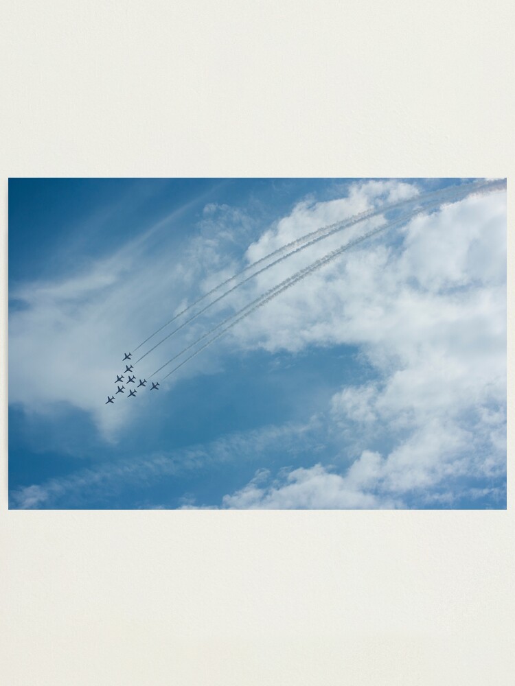 "Das Red Arrows RAF Display Team" Fotodruck von LWoolston | Redbubble