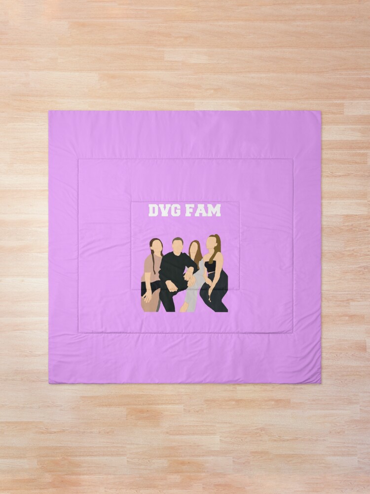 Couvre-lit « Dad V Girls - DVG Fam », par shelbyj12 | Redbubble