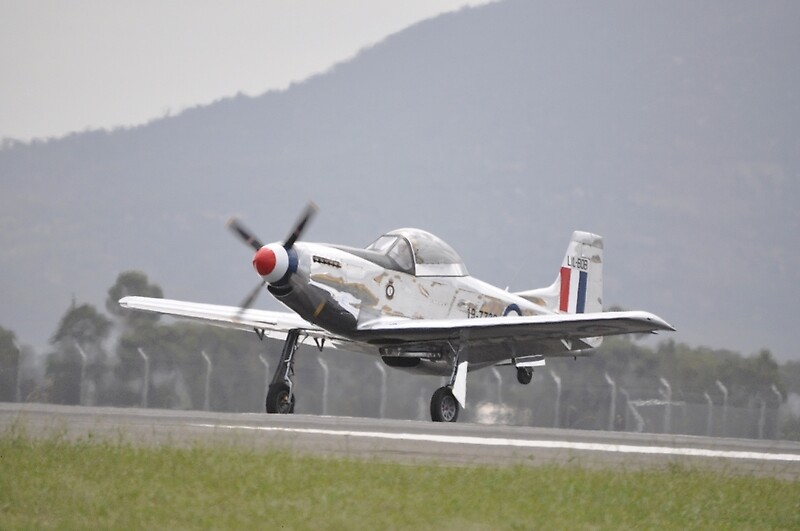 "Mustang Ultralight,Avalon Airshow,Australia 2015" by muz2142 | Redbubble