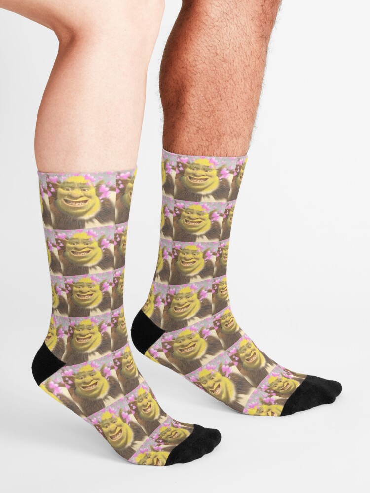 "shrek hearts" Socks by taliaartt | Redbubble