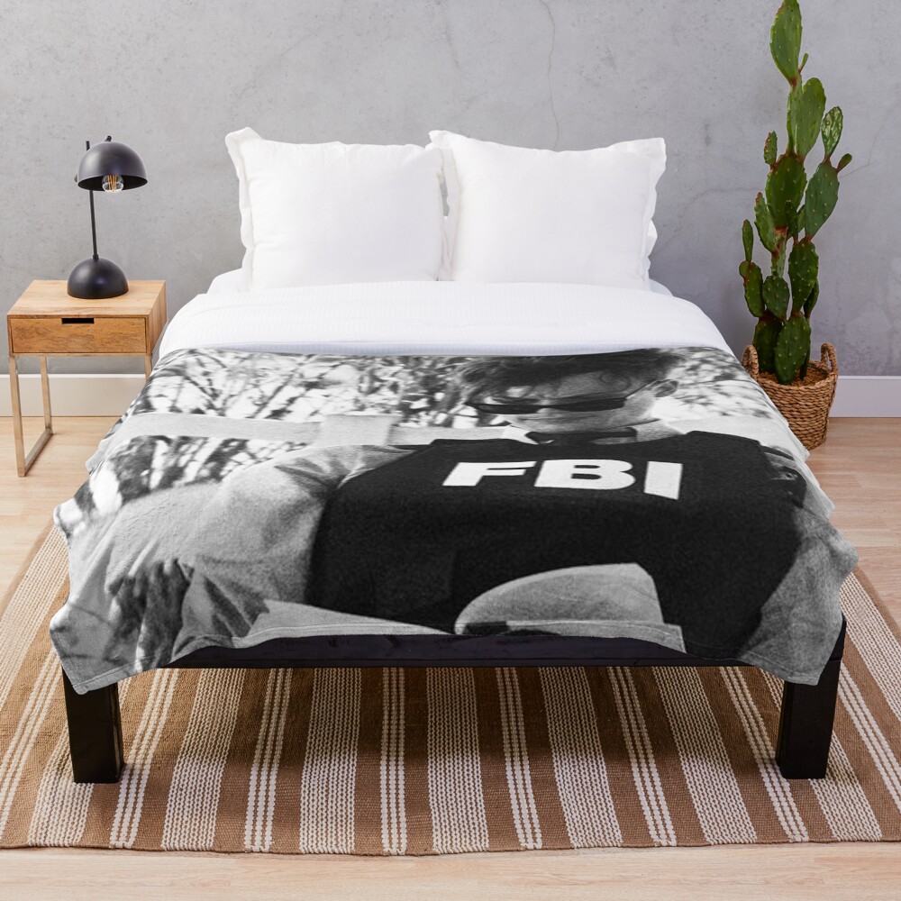 "fbi glasses spence" Throw Blanket for Sale by viripasta | Redbubble