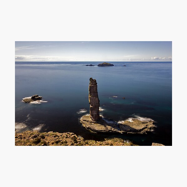 "Am Buachaille Sea Stack Sandwood Bay" Fotodruck von derekbeattie ...