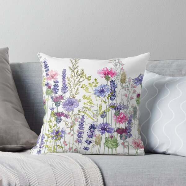 Coussin for Sale avec l'œuvre « Flower Meadow - Bleuets, chardons et ...