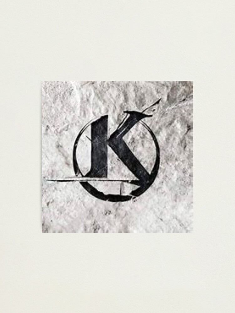 Impression photo « Logo Kaamelott noir sur fond gris », par ...