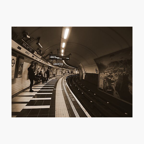 "The Art of London Underground - Bakerloo Line at Waterloo Station ...
