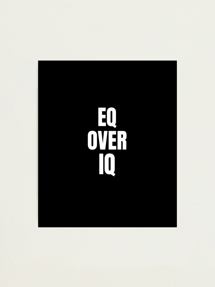 Impression photo « EQ OVER IQ - design basé sur du texte - noir », par ...