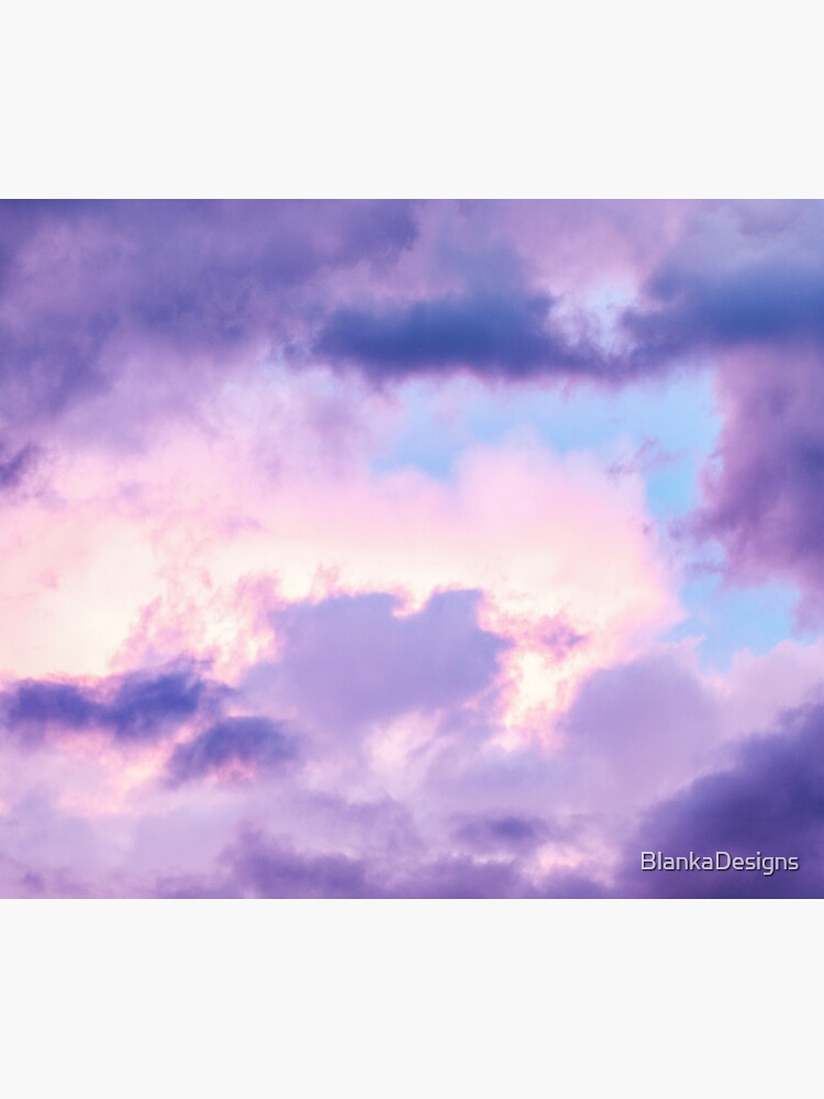 Pegatina «Cielo azul y morado nubes fotografía tumblr» de BlankaDesigns ...