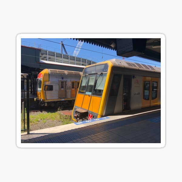"Sydney Trains and NSW TrainLink InterCity V Set and T Set at Central ...