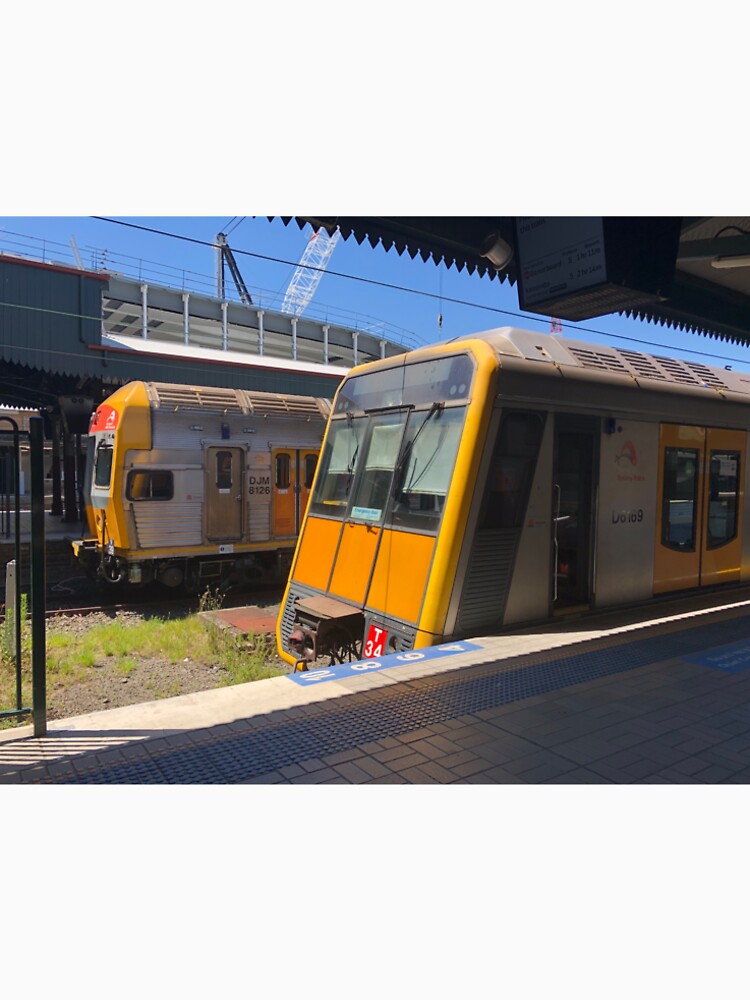 "Sydney Trains and NSW TrainLink InterCity V Set and T Set at Central ...