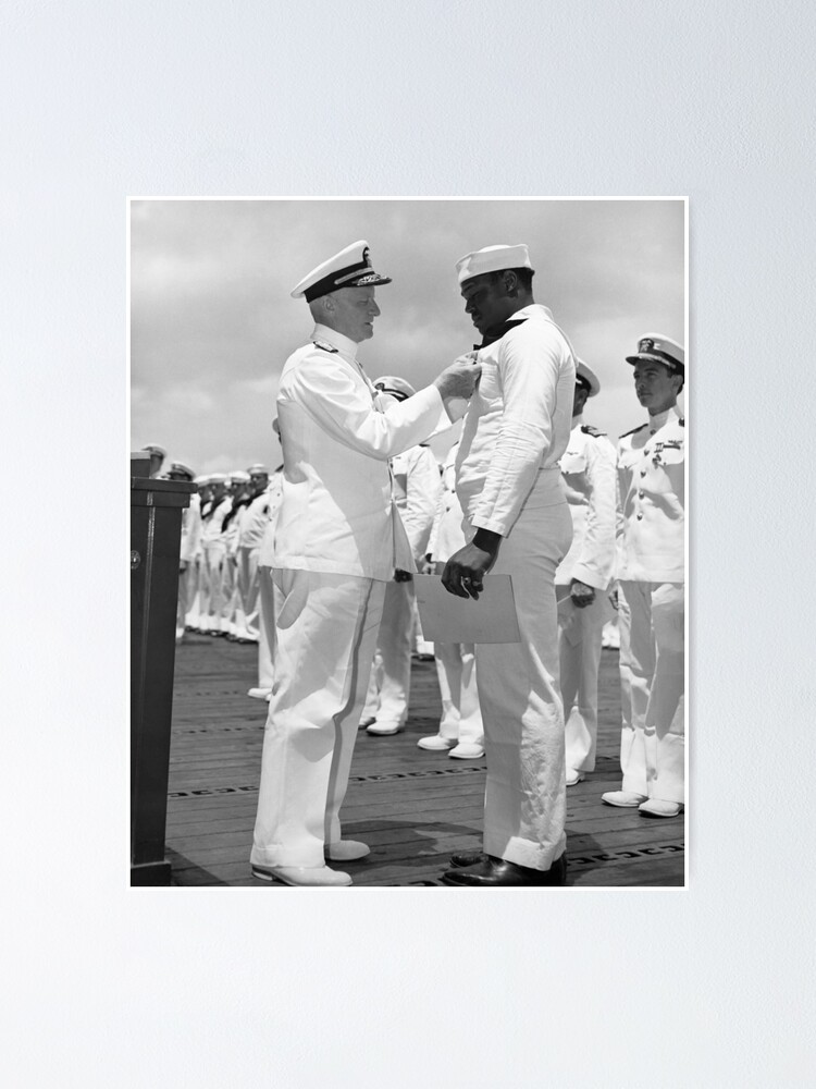 "Dorie Miller Receiving Navy Cross From Admiral Nimitz - WW2 1942 ...