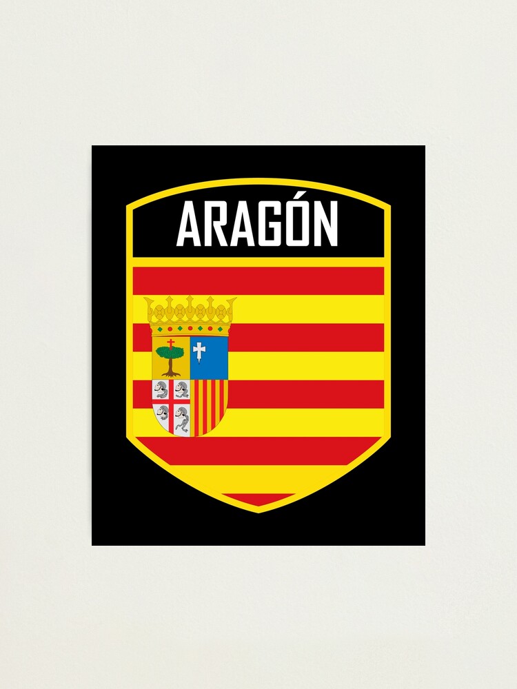 "Aragón Spanien Flagge Emblem" Fotodruck von T-warrior | Redbubble