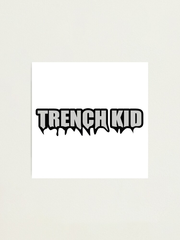 Impression photo « Trench Kid est le logo de Lil Tjay », par Hueypuccio ... Impression photo « Trench Kid est le logo de Lil Tjay », par Hueypuccio ...