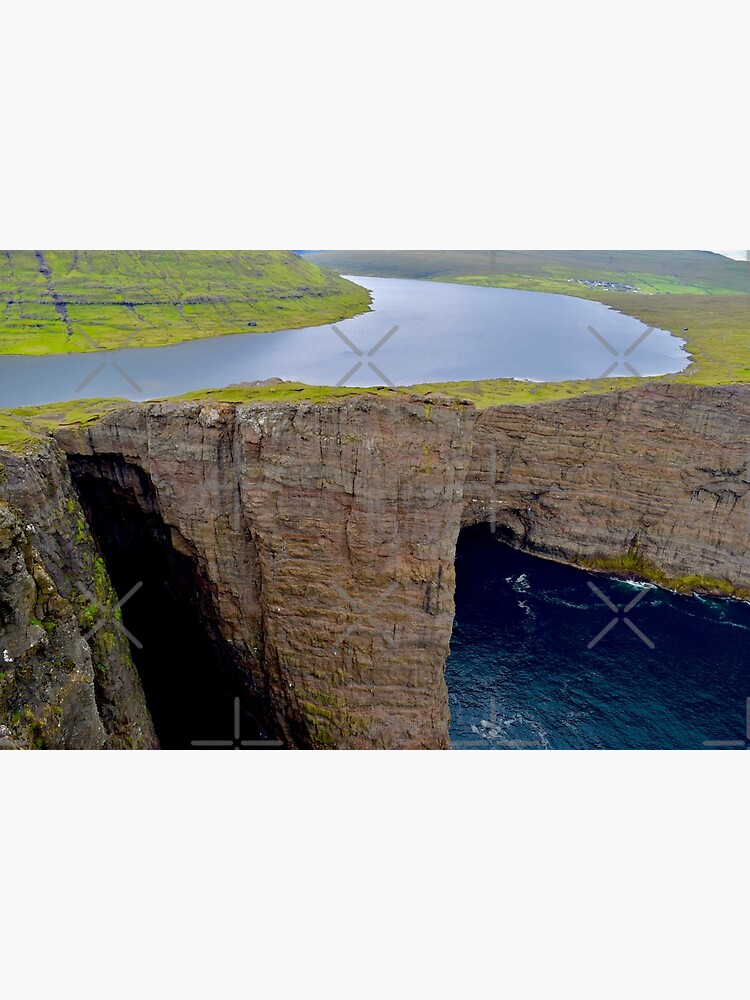 Póster «El lago "sobre" el océano - Islas Feroe» de M3Lab | Redbubble