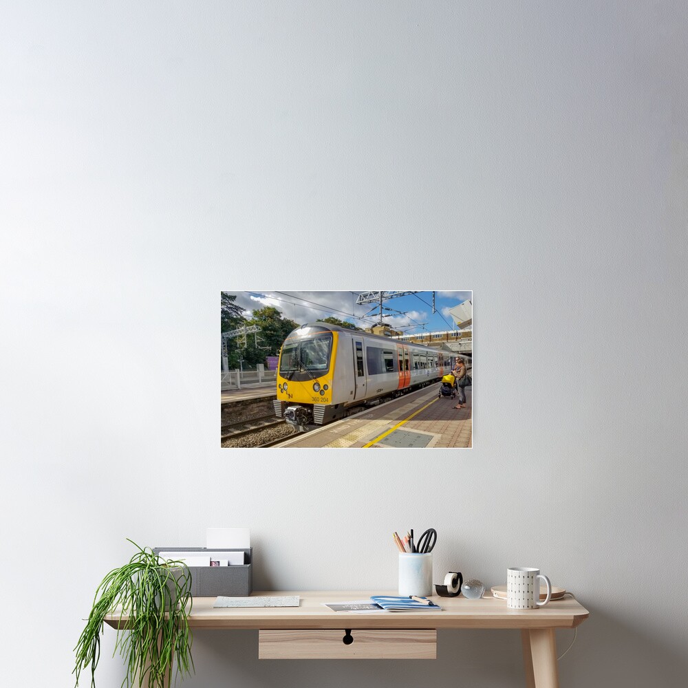 "Siemens Desiro Class 360/2 Multi-Unit Train at Ealing Broadway, London ...