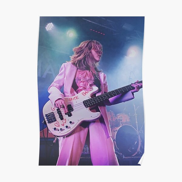 Póster «Victoria De Angelis en el concierto de Måneskin» de ...