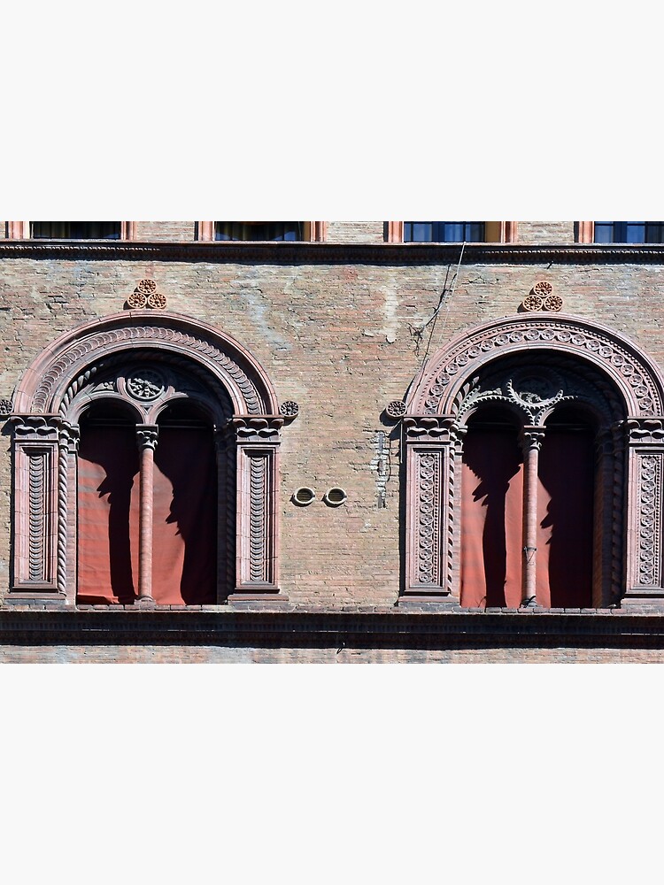 Póster «Fachada del edificio con dos ventanas con arcadas de Bolonia ...