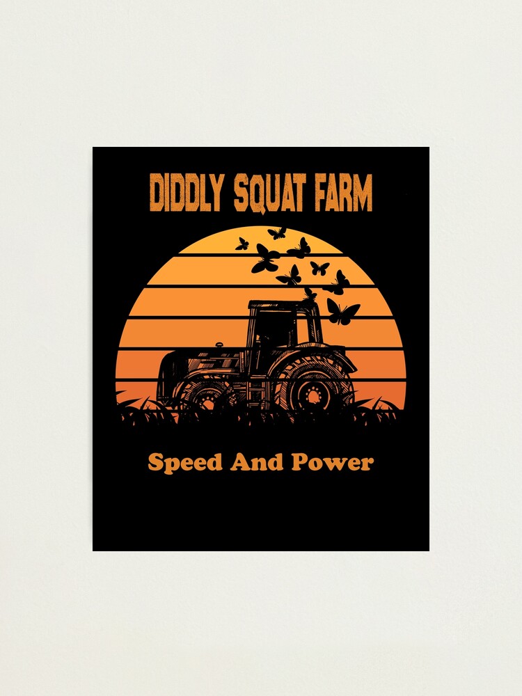 Lámina fotográfica «Diddly Squat Farm Speed And Power Tractor granjero ...
