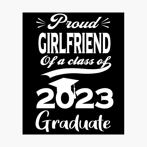 Lámina fotográfica «Orgullosa novia de un graduado de 2023» de lutty ... Lámina fotográfica «Orgullosa novia de un graduado de 2023» de lutty ...