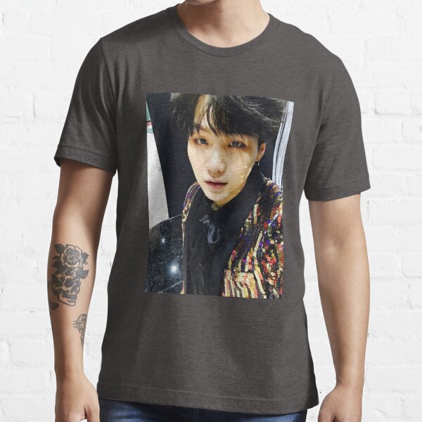 "BTS SUGA" T-shirt by JIMINIECHIMCHIM | Redbubble