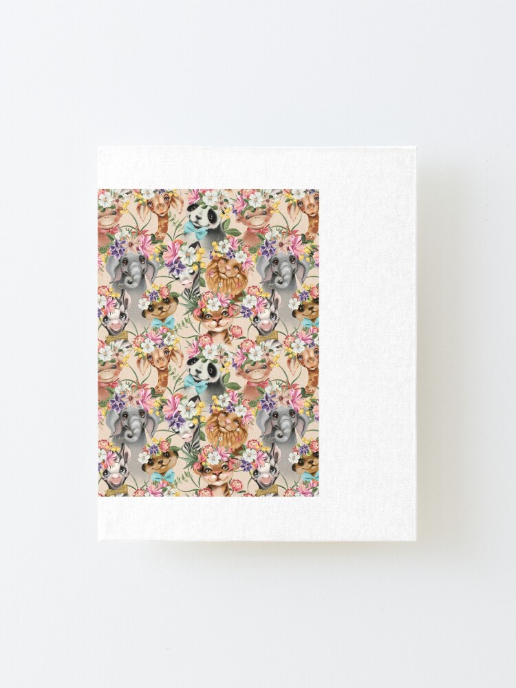 Lámina montada «Animales salvajes con coronas de flores, patrón de ...