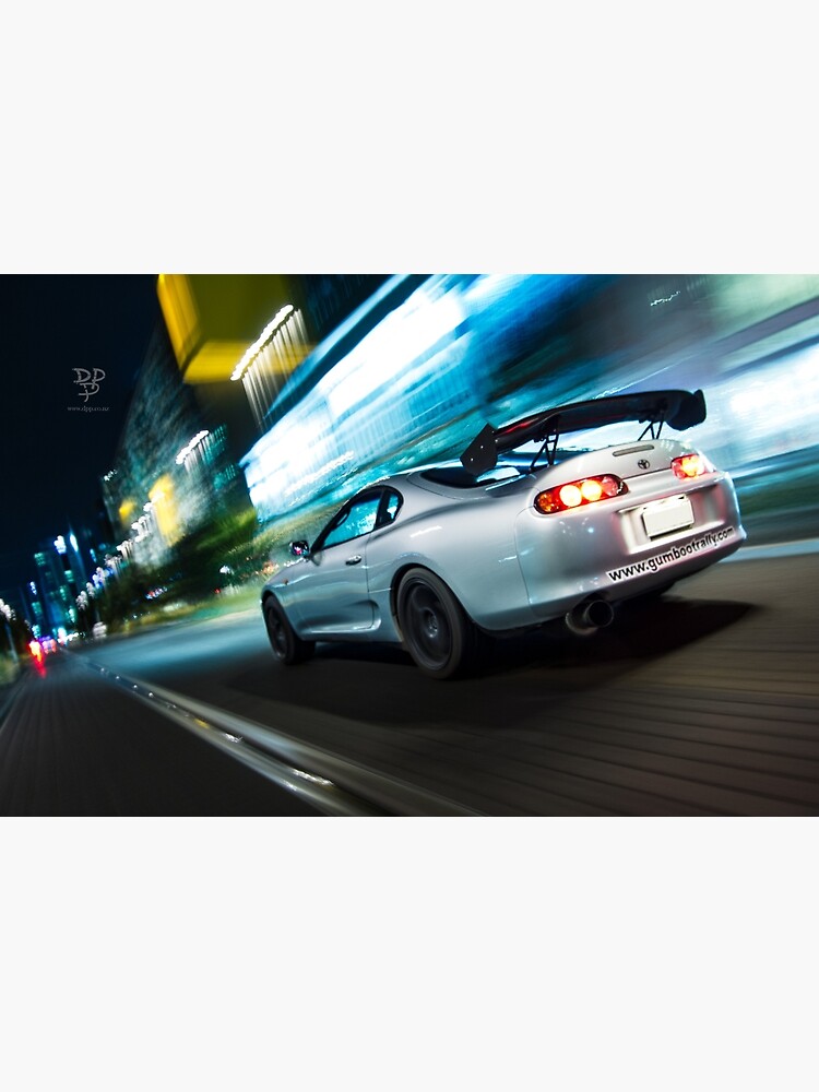 Poster « Toyota Supra Rolling Shot dans la nuit », par KizunaLTD ...