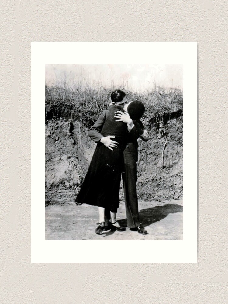 "Bonnie Parker and Clyde Barrow Kissing 1933" Art Print by ...