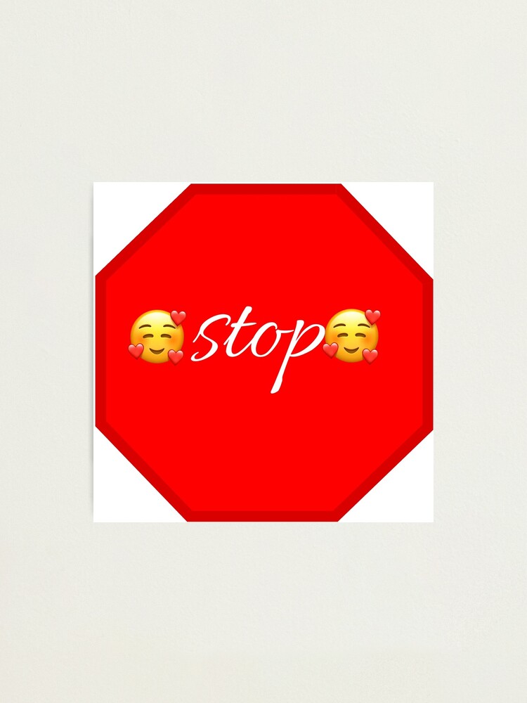 Lámina fotográfica «Señal de Stop con Emojis» de MEBurgiss | Redbubble