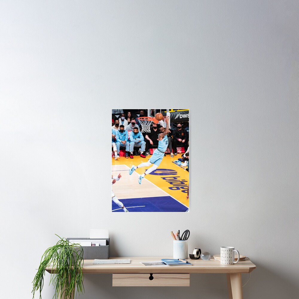 "Ja Morant Head berührt das Backboard bei INSANE Two-Hand Block" Poster ...