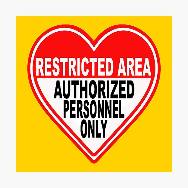 Lámina fotográfica «Mochila de corazones, área restringida, personal ...