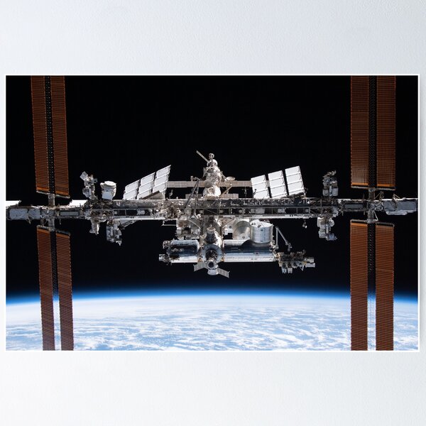 "ISS pictured from the SpaceX Crew Dragon (International Space Station ...