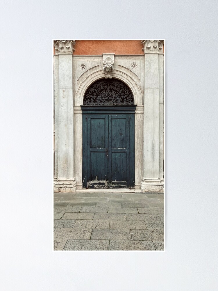 Poster « Porte vénitienne - porte bleue contre un mur de pierre », par ...