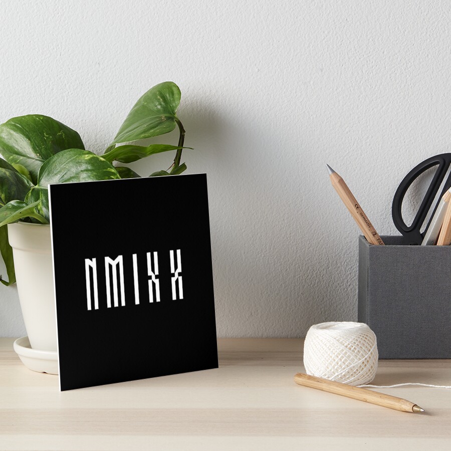 "NMIXX (엔믹스) Kpop-Logo" Galeriedruck von HaloHaloShine | Redbubble