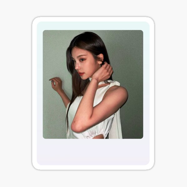 "itzy yeji white sticker polaroid " Sticker by Bilalazhar509 | Redbubble