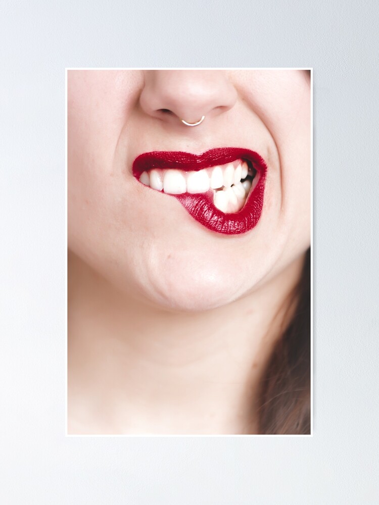 Póster «Aro en la nariz labios rojos mordiendo el labio boca sexy foto ...
