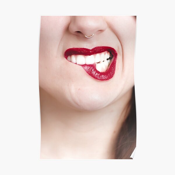 Póster «Aro en la nariz labios rojos mordiendo el labio boca sexy foto ...