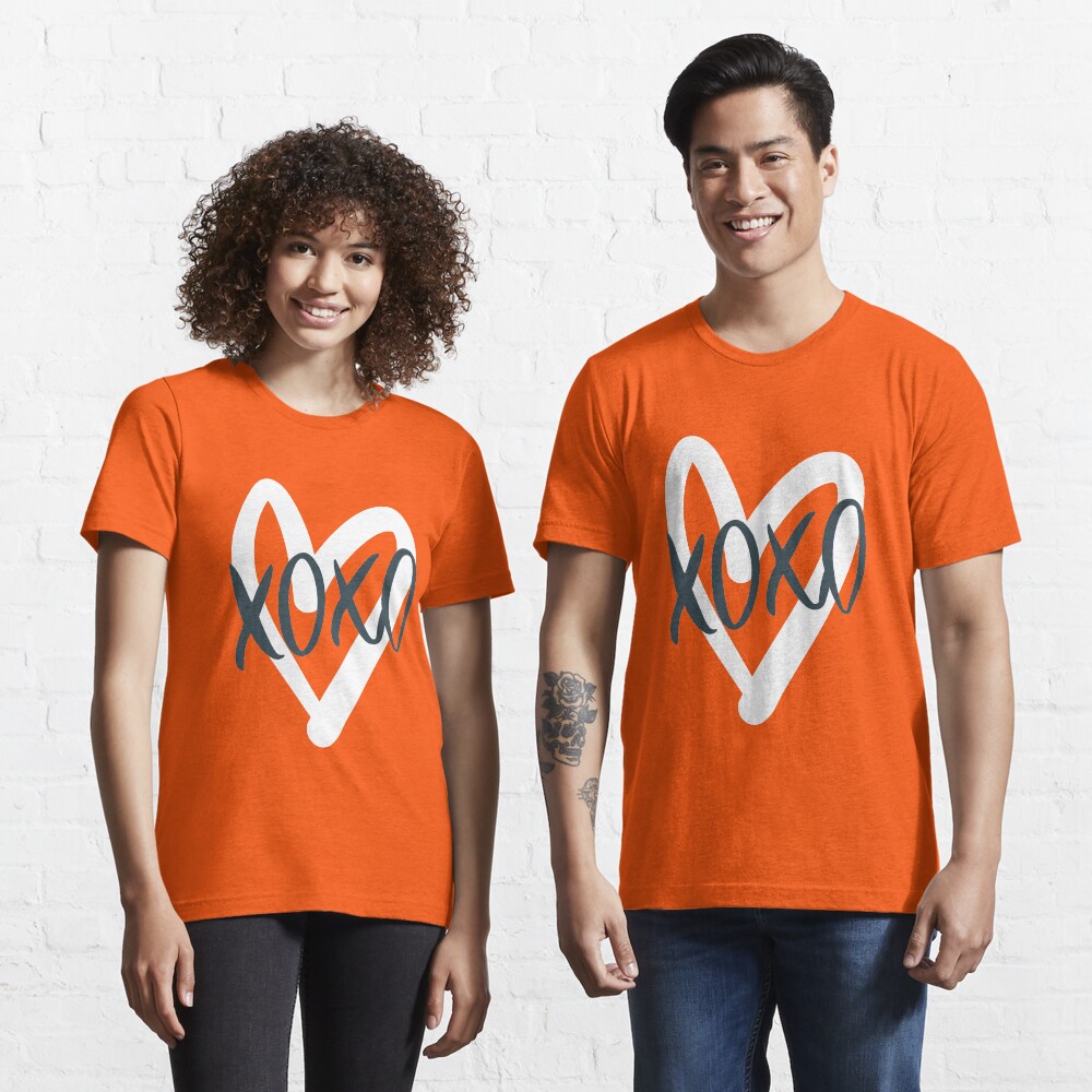 "XOXO" T-shirt by AnastasiiaM | Redbubble