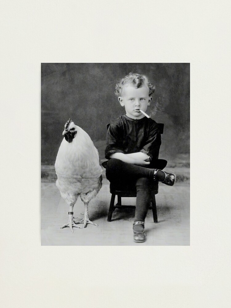 Lámina fotográfica «niño con pollo gallo fumar cigarrillo» de ...