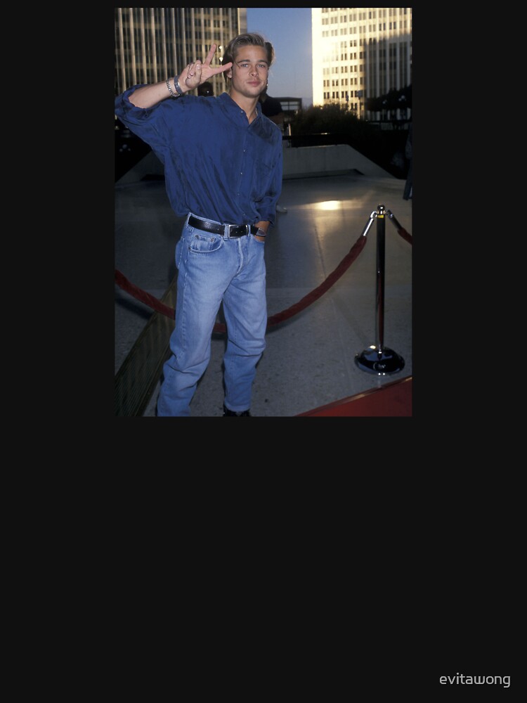 "brad pitt peace sign tee" T-shirt by evitawong | Redbubble