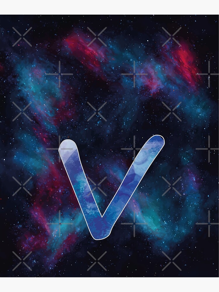 Lámina fotográfica «Letra inicial V azul púrpura de la nebulosa de la ...