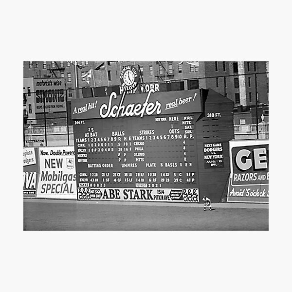 Lámina fotográfica «Ebbets Field Scoreboard, Brooklyn Baseball Stadium ...