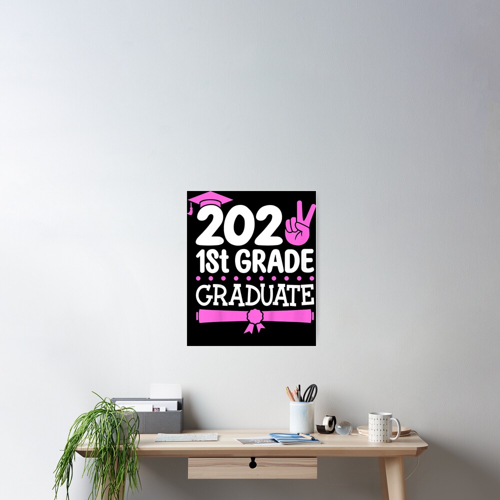 Poster « Enfants 1ère année Graduation 2022 Peace Out First Grade T ...