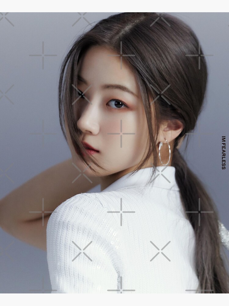 "LESSERAFIM KAZUHA " Sticker by ArtbyTaetan | Redbubble