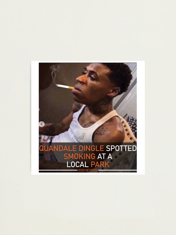 Lámina fotográfica «Quandale Dingle fue visto fumando en el parque ...