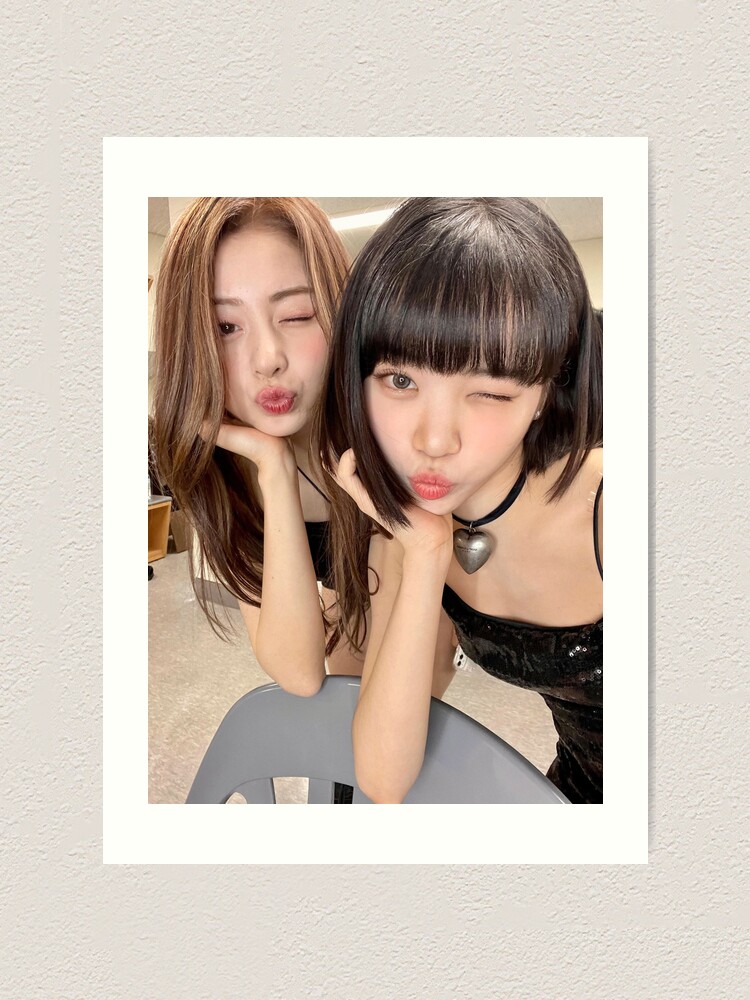 Le Sserafim Kim Chaewon And Yunjin Art Print By Artbytaetan Redbubble